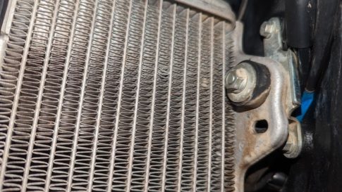 簡単！WR250R/Xのラジエーターガード取り付け解説！【ZETA】 | WR250Xの説明書